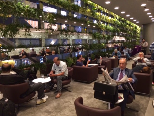 Qatar Airways Privilege Club Gold / Silver Lounge Hamad International ...