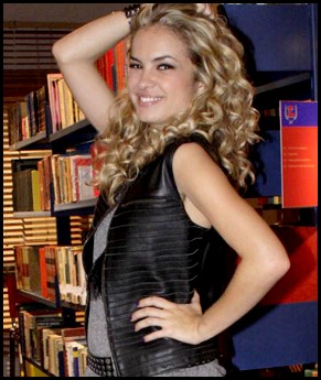 famosos: Ícone da moda, Roberta Messi (Lua Blanco)
