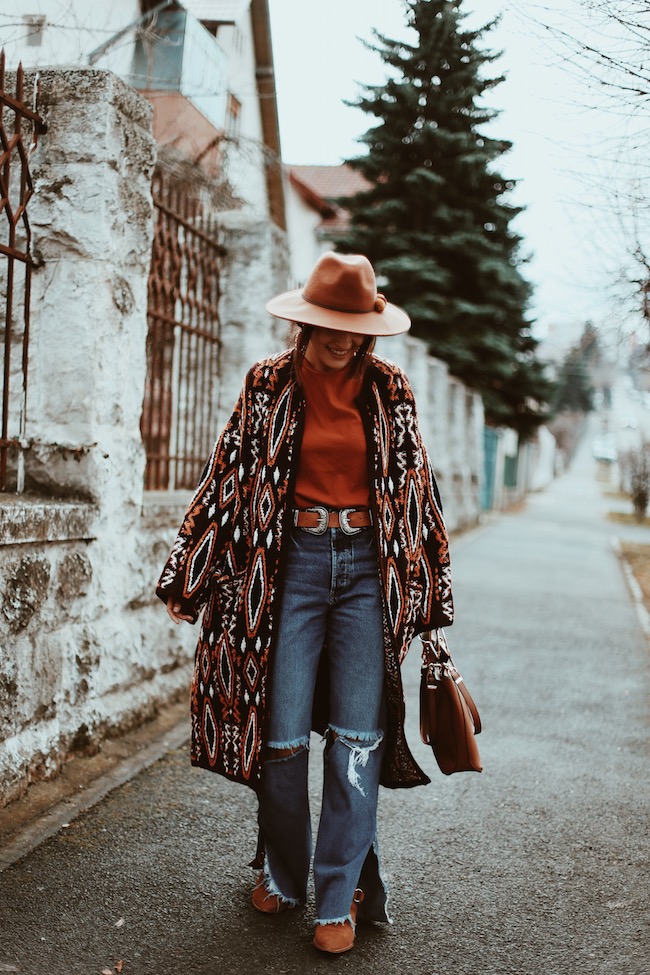 Jeansii evazati intr-o tinuta boho chic | Sandra Bendre