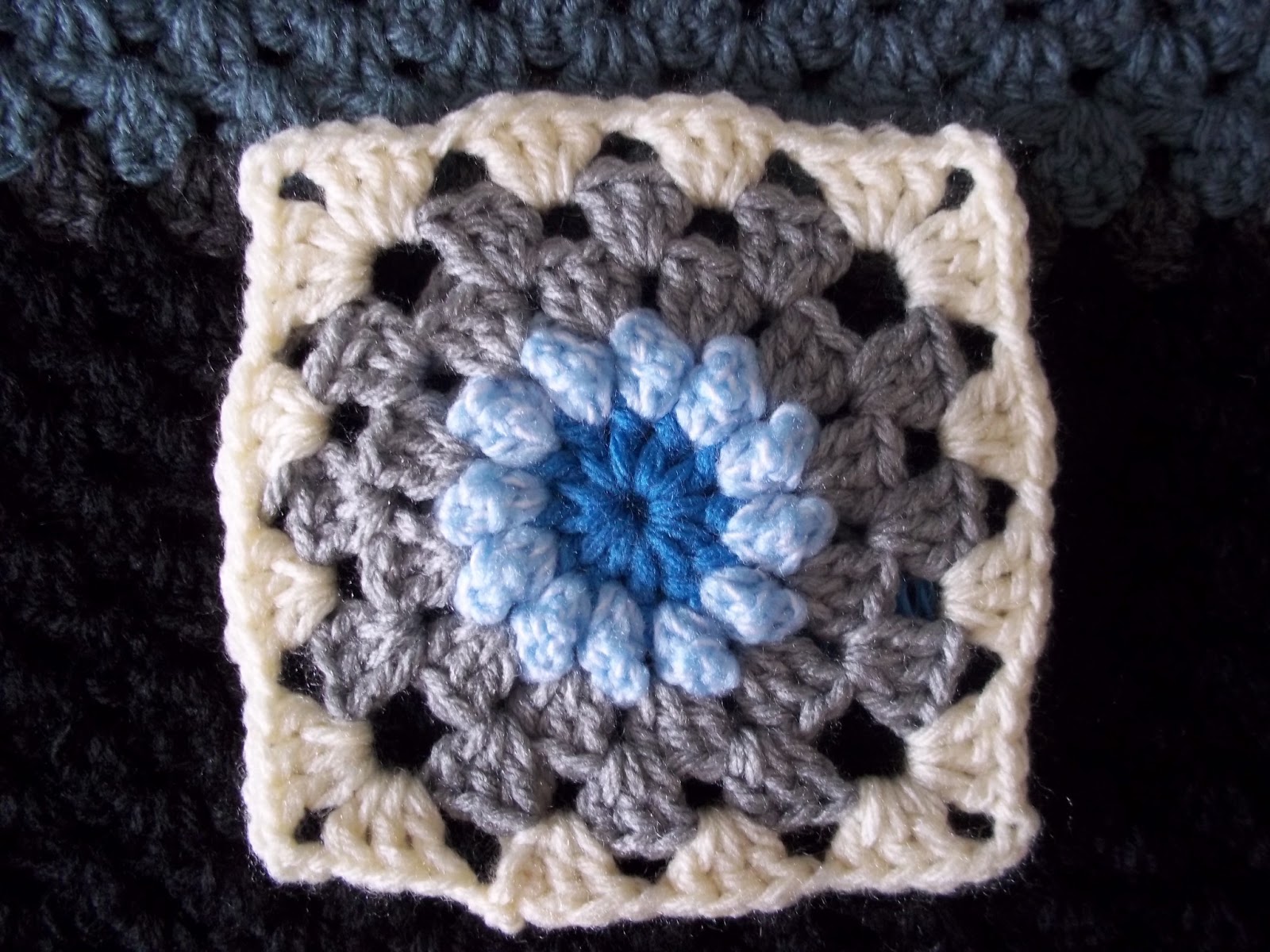 Zooty Owl's Crafty Blog: Daisy Granny Squares - Pattern