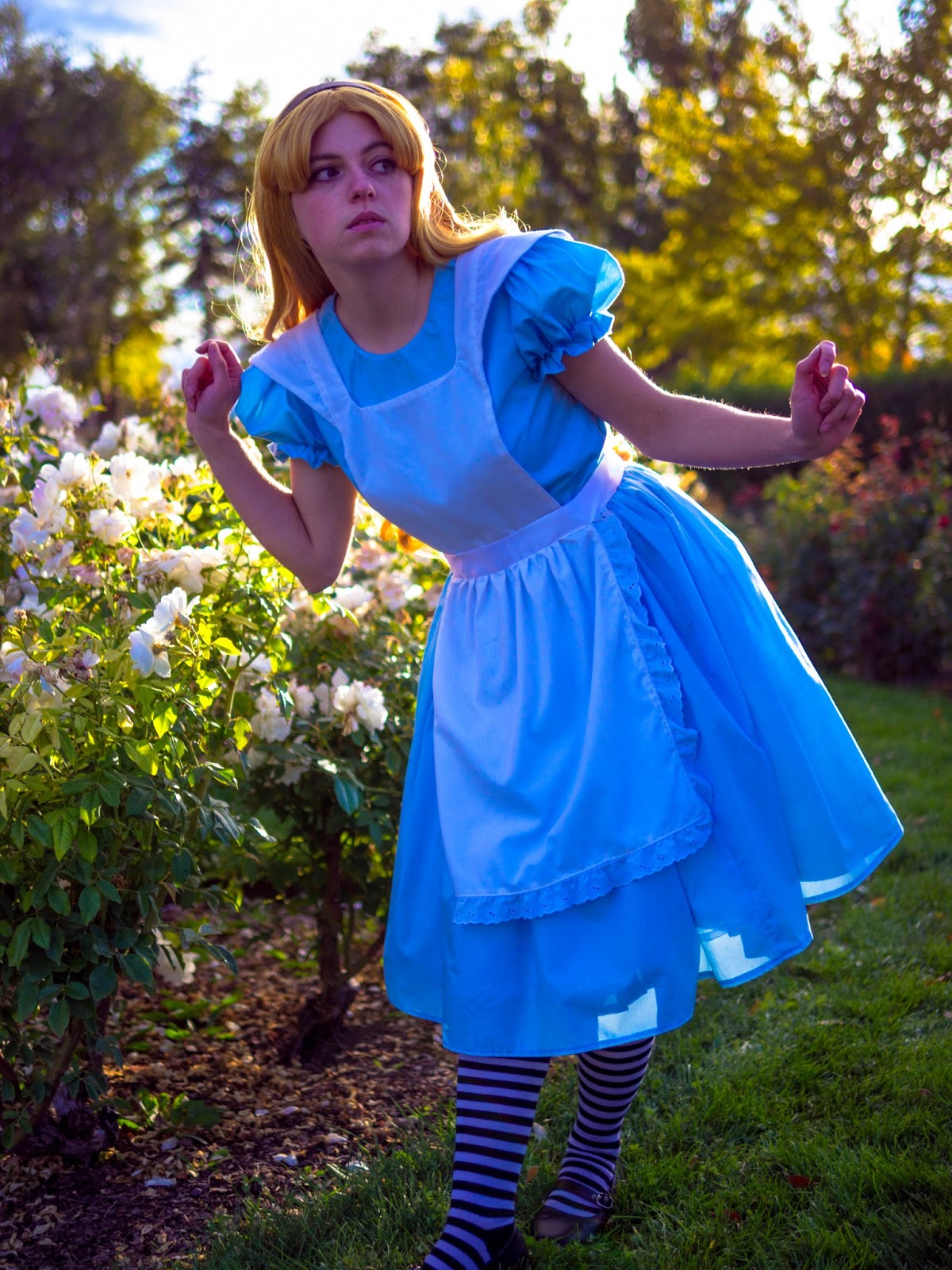 A Girl Named Edward: Cosplay Showcase: Edward Insane as Alice