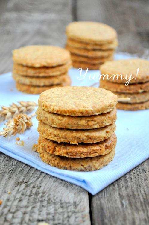 Yummy homemade cooking: Herbatniki pełnoziarniste (digestive biscuits)