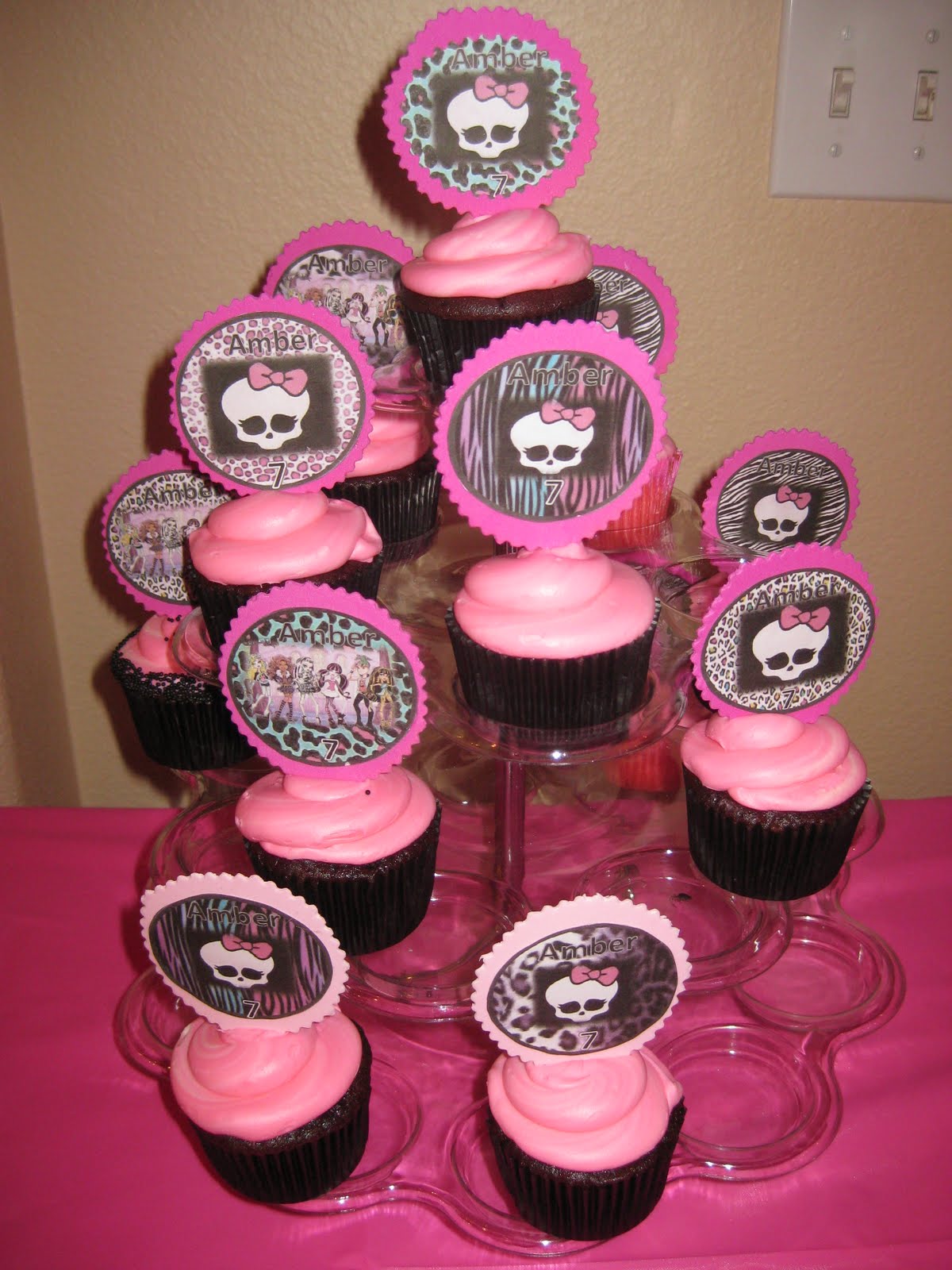 Sweet Bea's: Monster High Cake