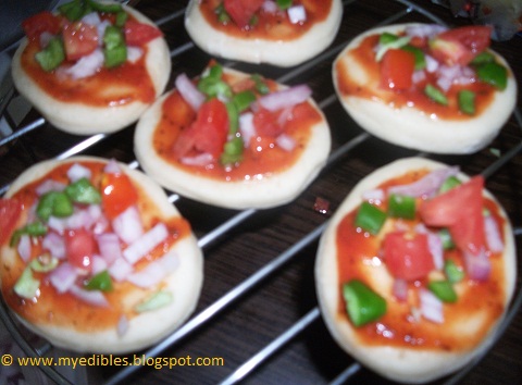 Edible Entertainment: Mini Pizza