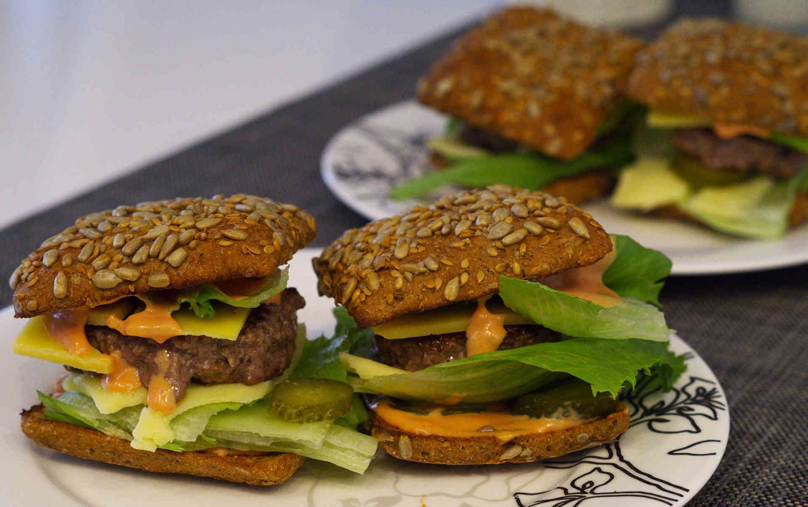 TOIT & PILT: Burger veisehakklihaga