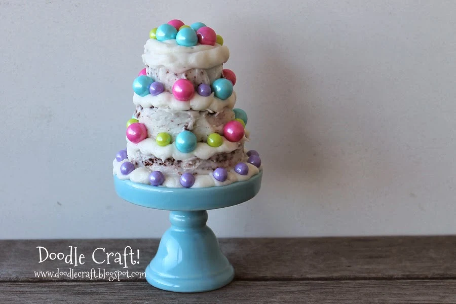 Mini 3-Tier Wedding Cake Cupcakes!