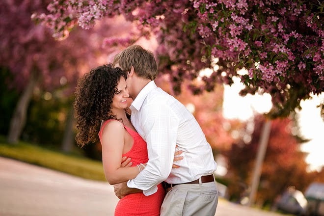 Pretty Spring Engagement Session - Belle The Magazine