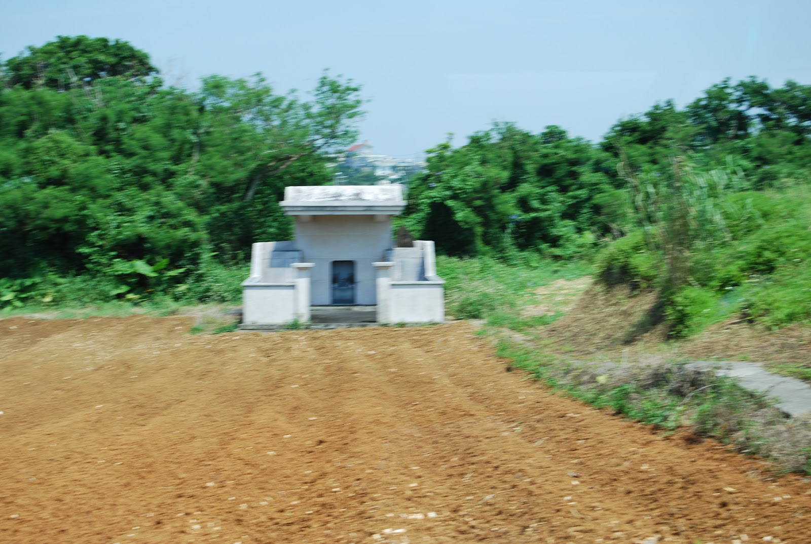 Japan Journal: Okinawan tombs