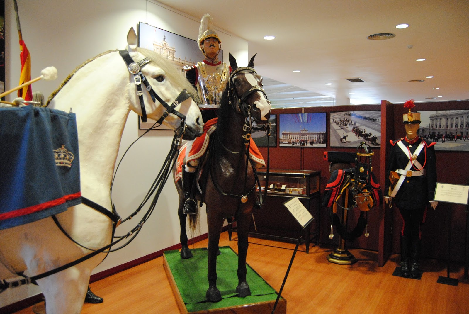 MUSEOS MILITARES Y POLICIALES: GUARDIA REAL ESPAÑOLA