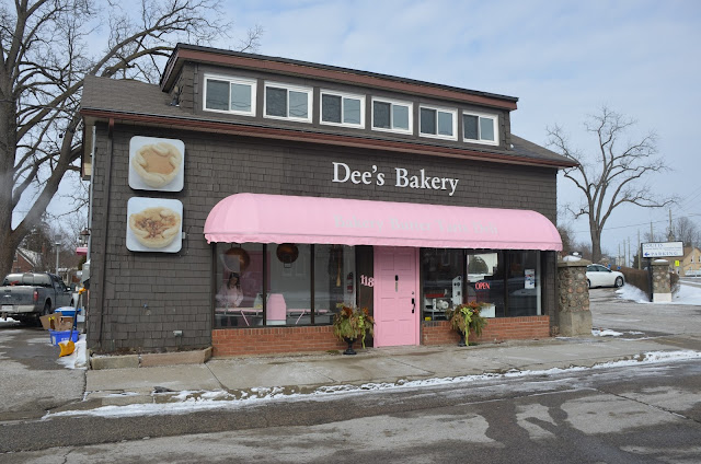 Tips Are Included!: Dee's Bakery