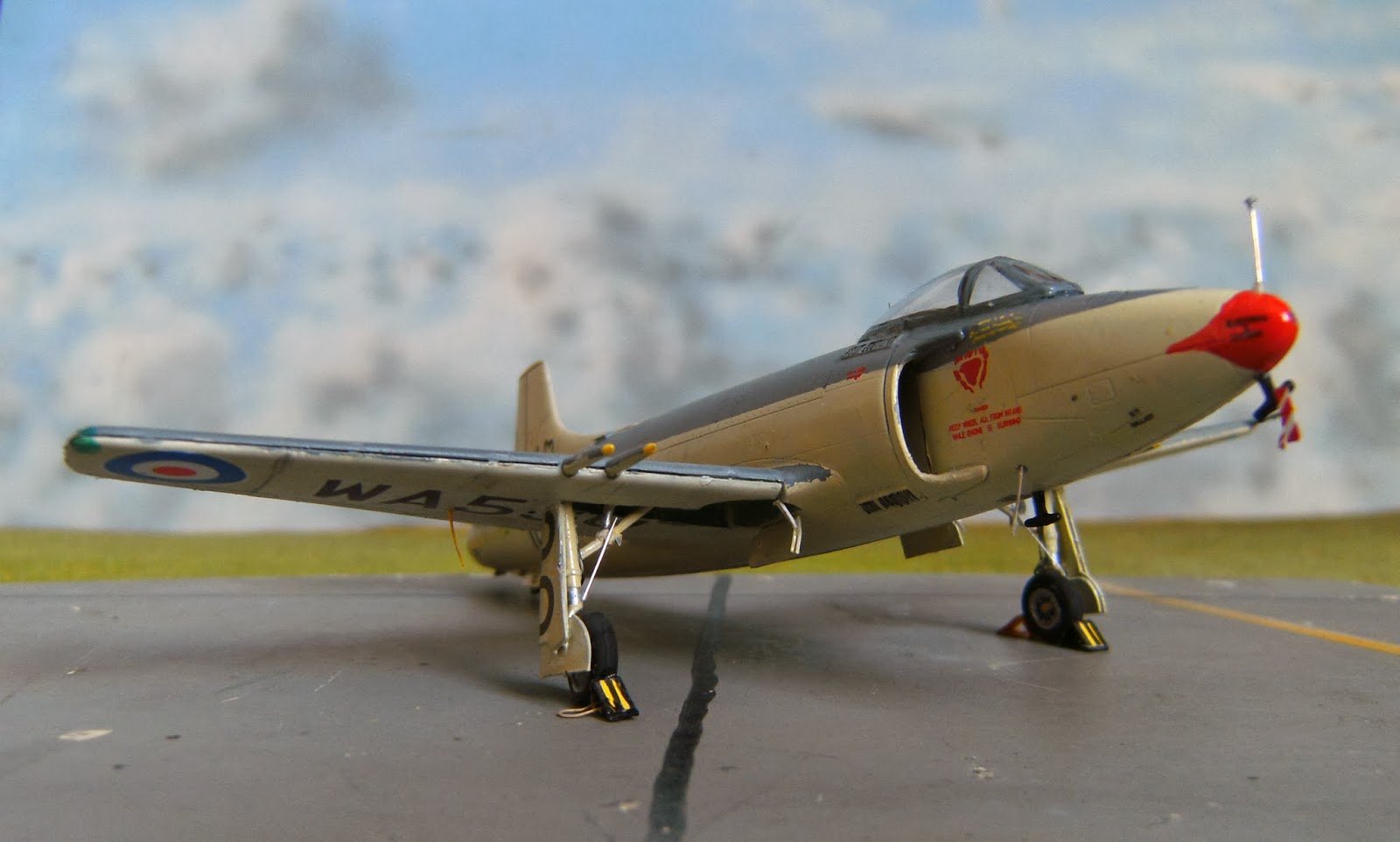 Happyscale-Modellbau: Supermarine Attacker - AZ-models 1/72