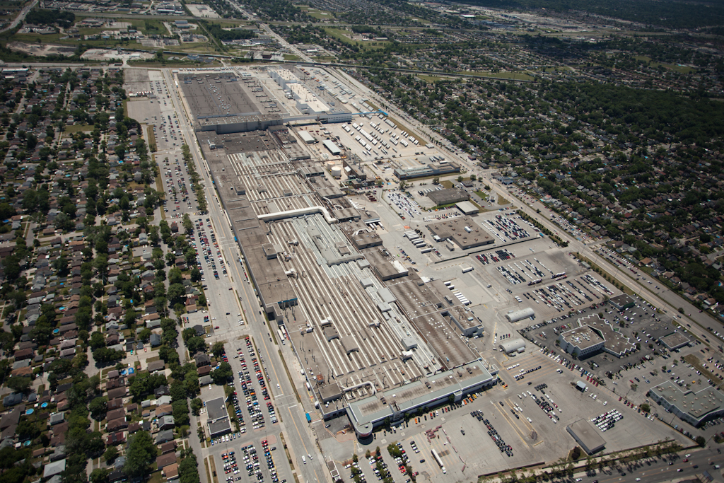 The Motoring World: USA - Windsor plant continues 33 years of minivan ...