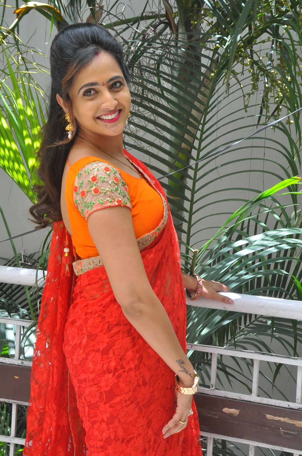 Anchor Lasya Cute Saree Pics