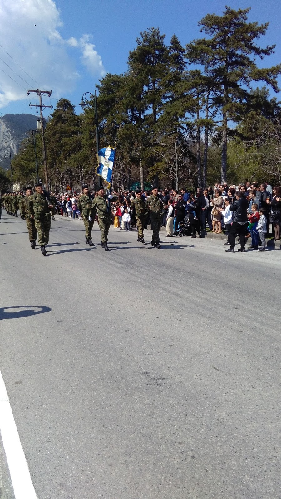 ΛΕΥΤΕΡΙΑ: Ο ΣΤΡΑΤΟΣ ΣΤΗΝ ΠΑΡΕΛΑΣΗ ΤΗΣ 25ης ΜΑΡΤΙΟΥ ΣΤΟ ΛΙΤΟΧΩΡΟ - ΦΩΤΟ