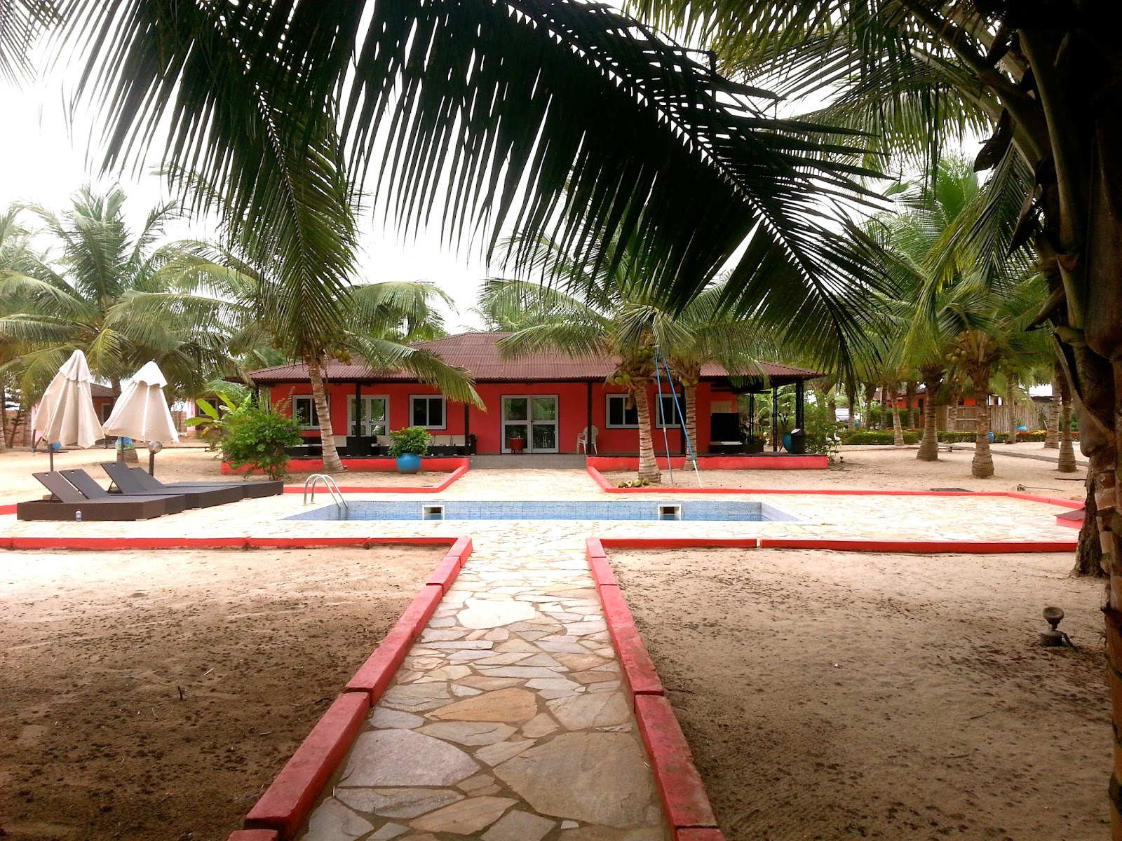 Happy Grapes ♥ Ghana: Le Grande Bleu Beach Resort, a little past Kasoa