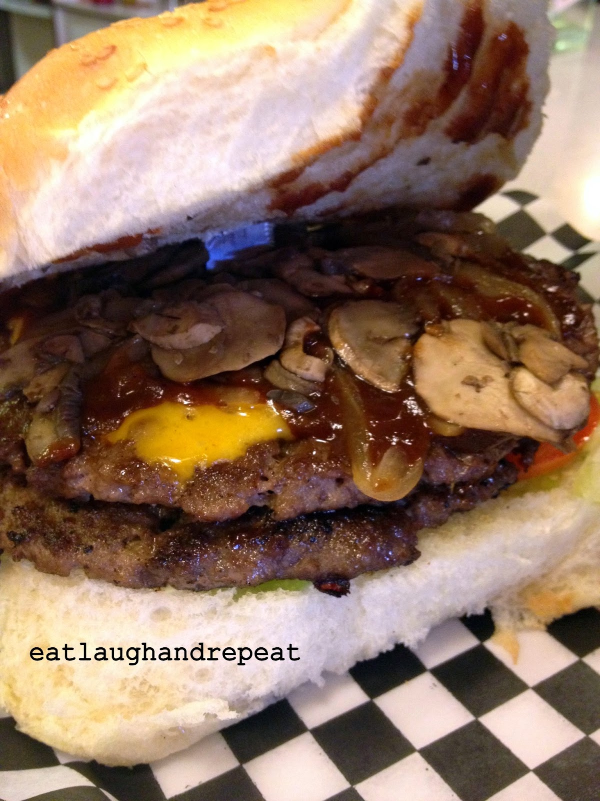 EatLaughandRepeat: Boogie's Burgers