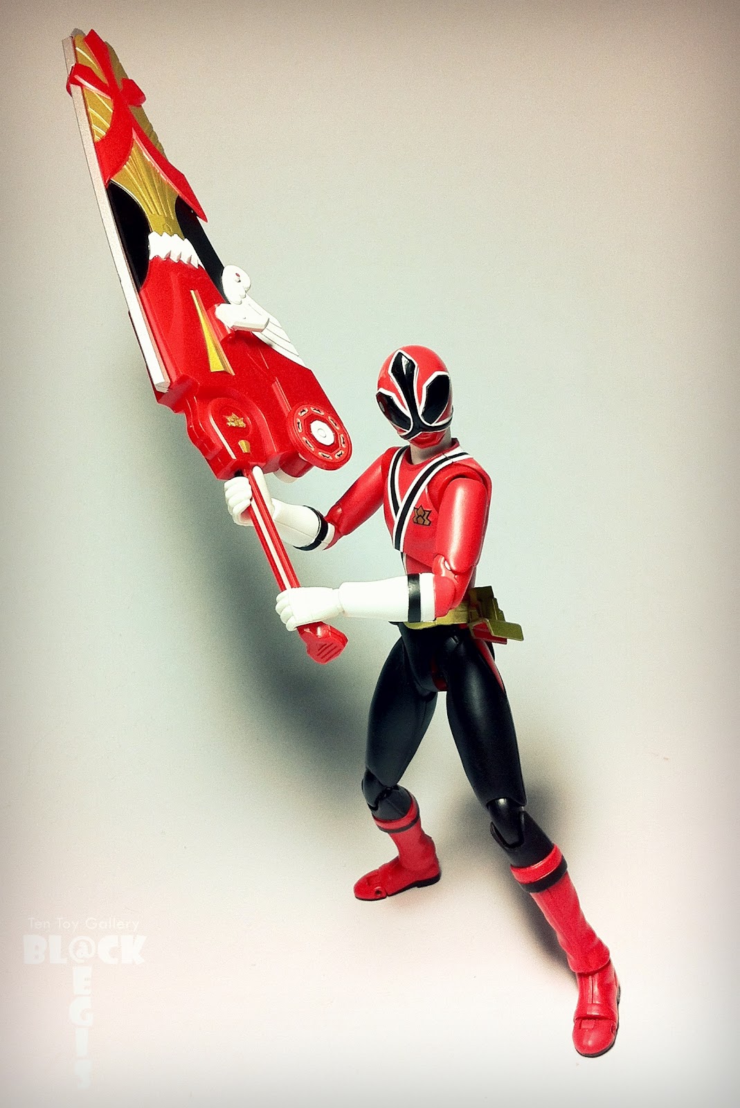 Ten Toy Gallery: Review: S.H.Figuarts Shinken Red