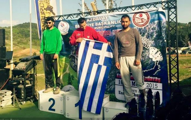 ΤΟΥΣ ΠΗΡΑΜΕ ΤΑ ΣΩΒΡΑΚΑ ΚΑΙ ΜΕ "ΕΝΤΟΥΡΟ".... ΤΡΕΙΣ ΦΟΡΕΣ ΑΚΟΥΣΤΗΚΕ Ο ...