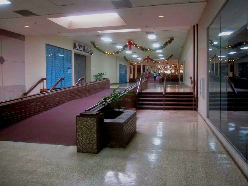 Sky City: Retail History: Claypool Hill Mall: Cedar Bluff, VA