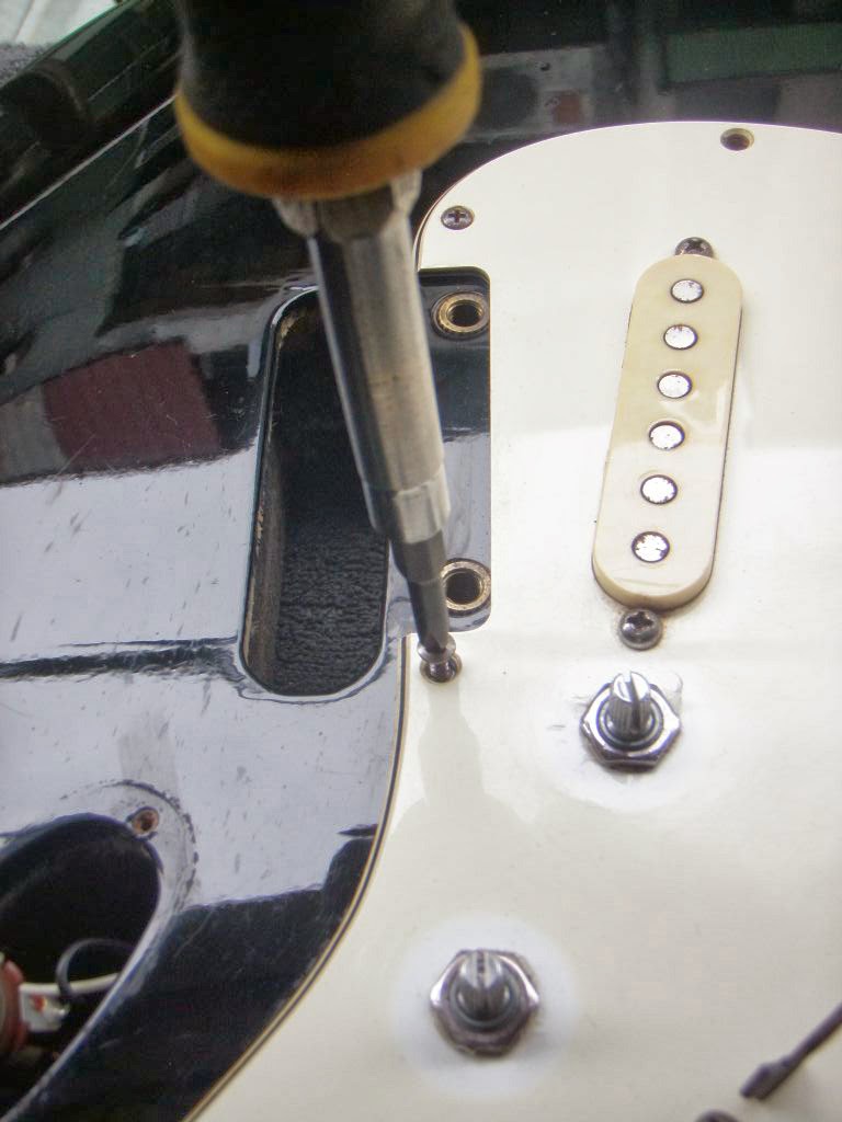 Cleaning up a Strat after being in long-term (humid) storage | DIY ...