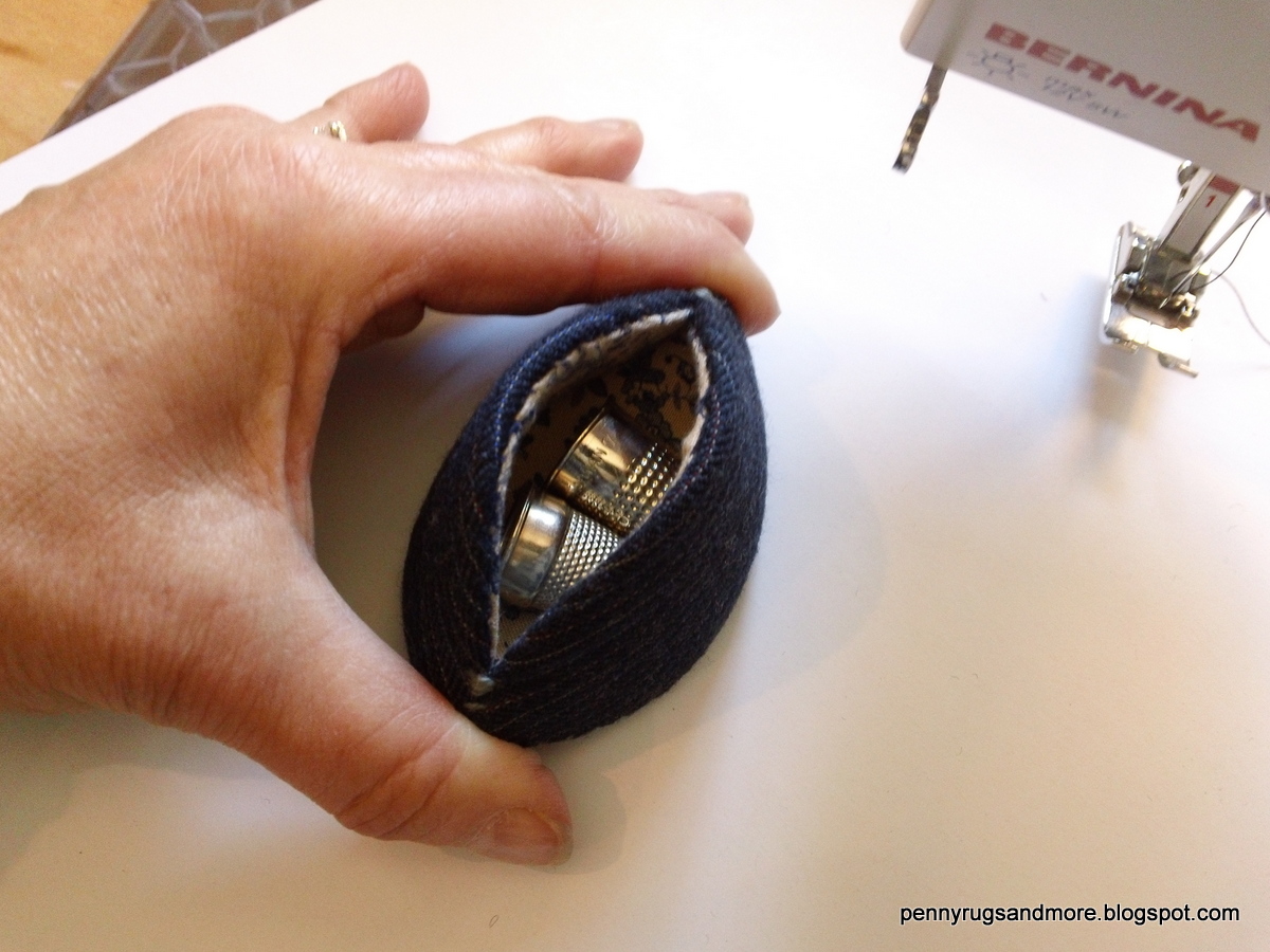 Penny Rugs and More: Pinch Purse Tutorial