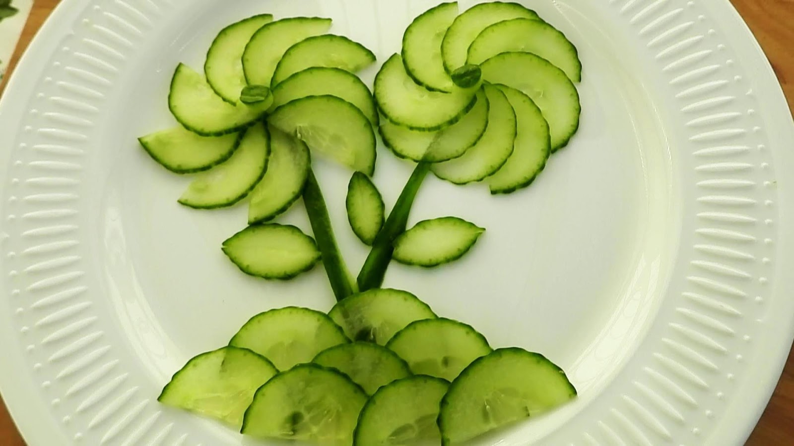 ItalyPaul - Art In Fruit & Vegetable Carving Lessons: 3 Simple Cucumber ...