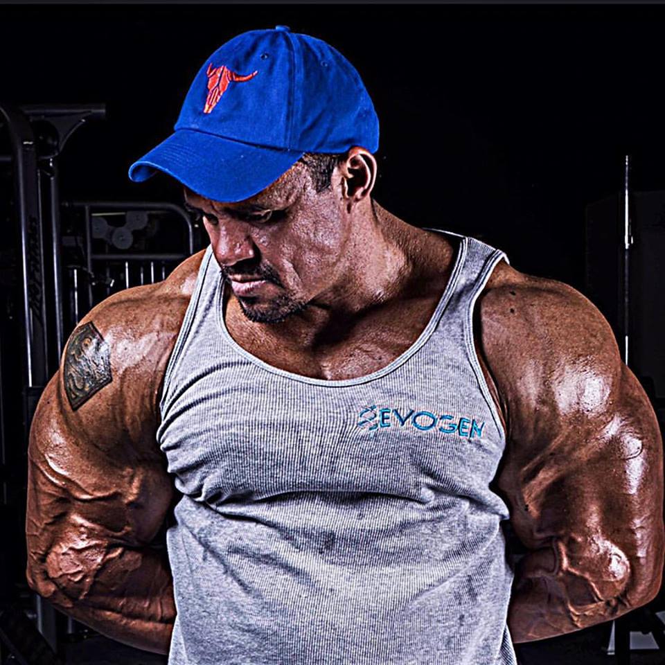 Muscle Lover: Mexican bodybuilder Manuel "Charro" Lomeli