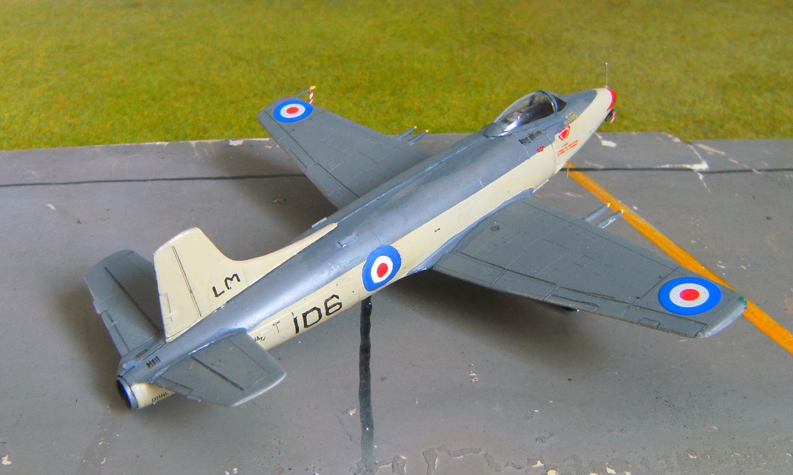 Happyscale-Modellbau: Supermarine Attacker - AZ-models 1/72