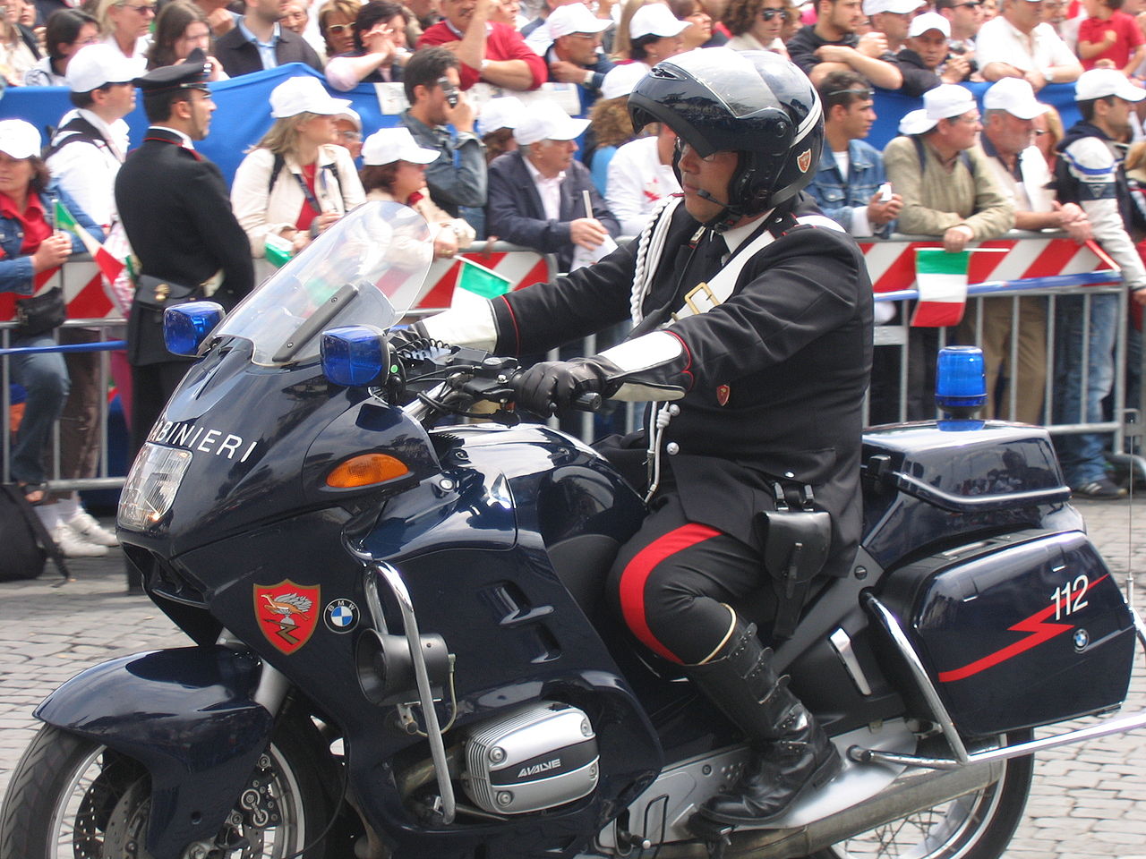 Half Windsor Full Throttle: Stylish Italian Police Uniforms - Carabinieri