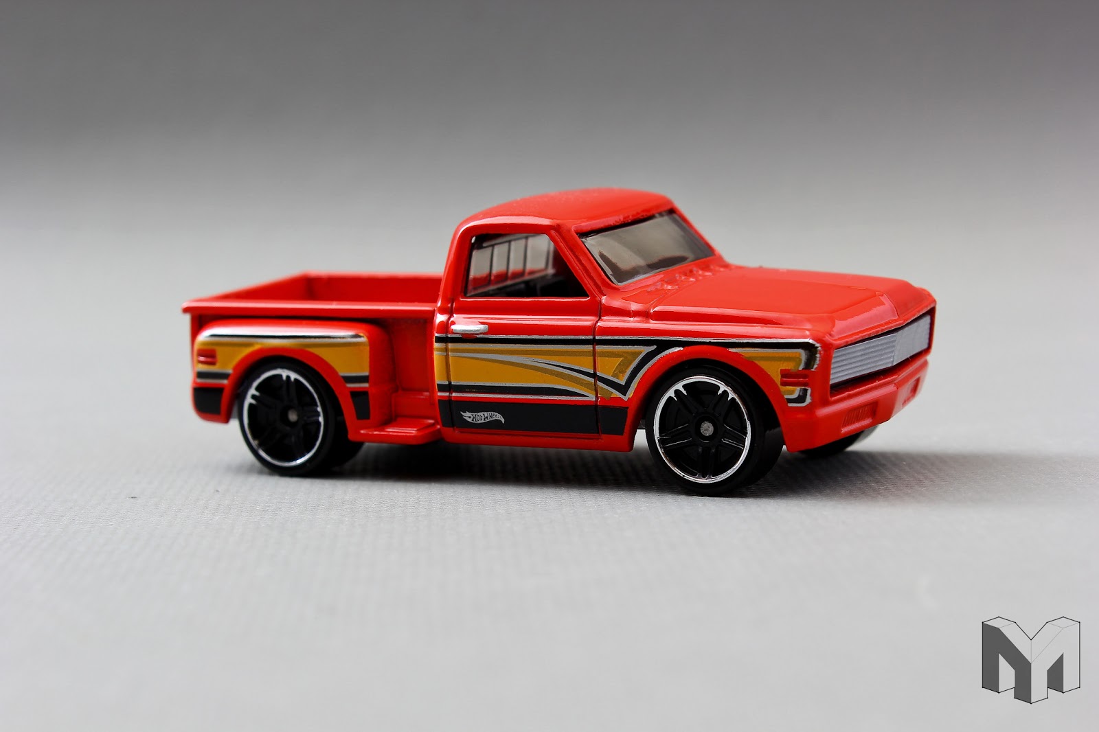 Ian's Diecast: Hotwheels: Custom 69 Chevy