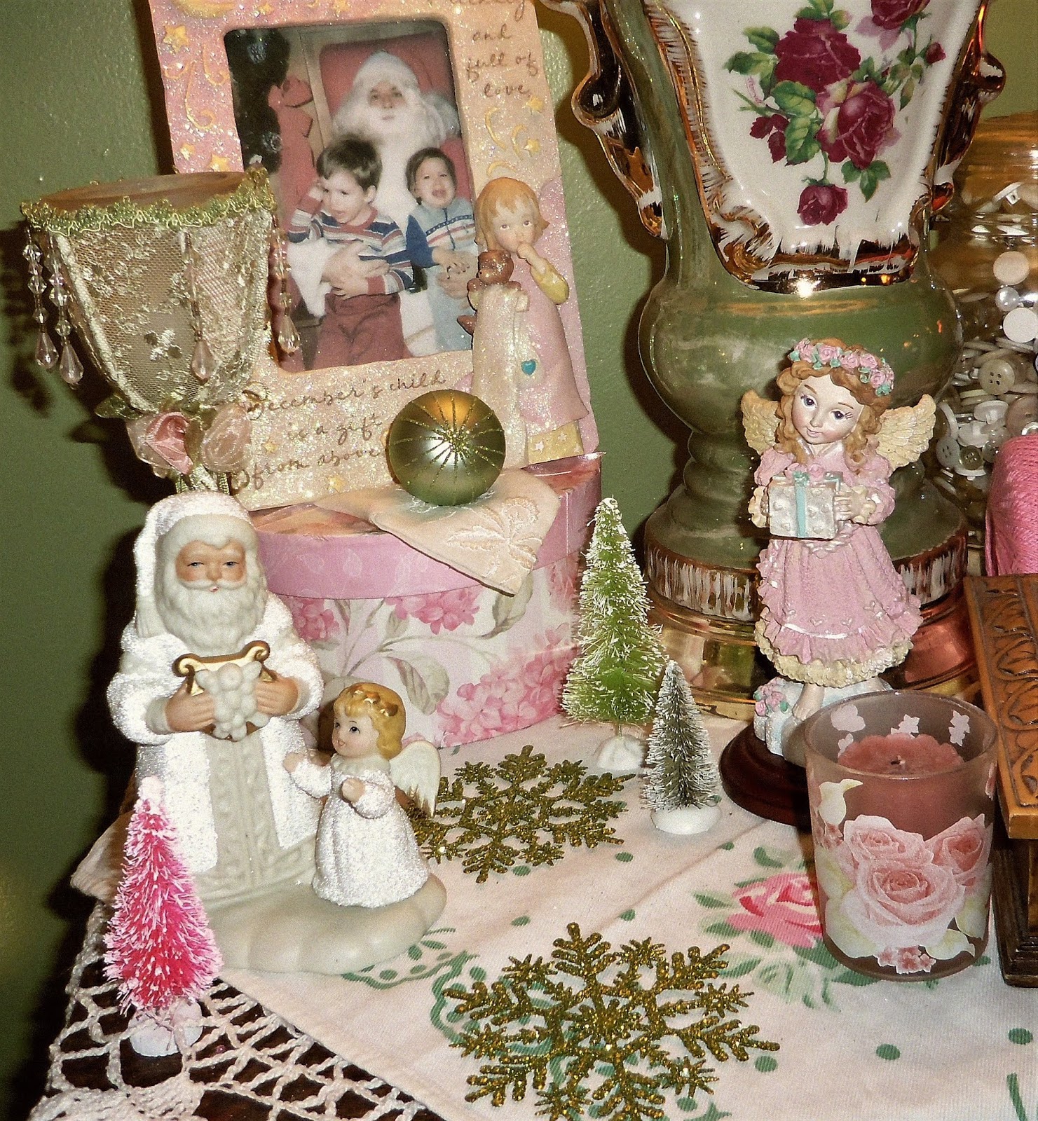 A DEBBIE-DABBLE CHRISTMAS: Christmas in the Craft Room, Christmas Home ...