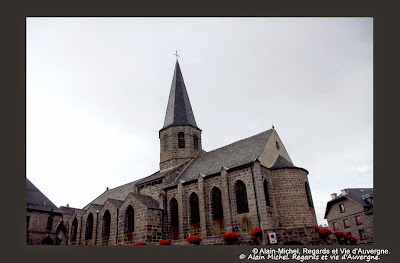 Besse - saint Anastaise, la vierge de Vassivière, le lac Pavin.Regards ...