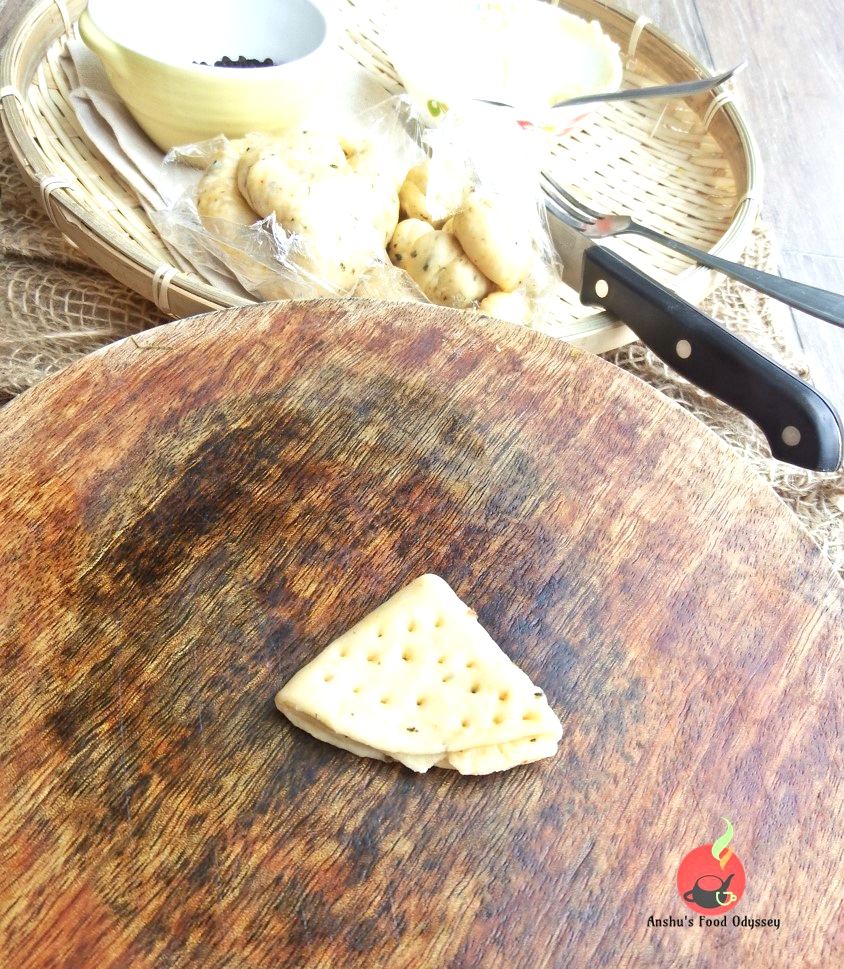 Tikoni Methi Mathri | Methi Nimki | Fenugreek flavored Indian Fried ...