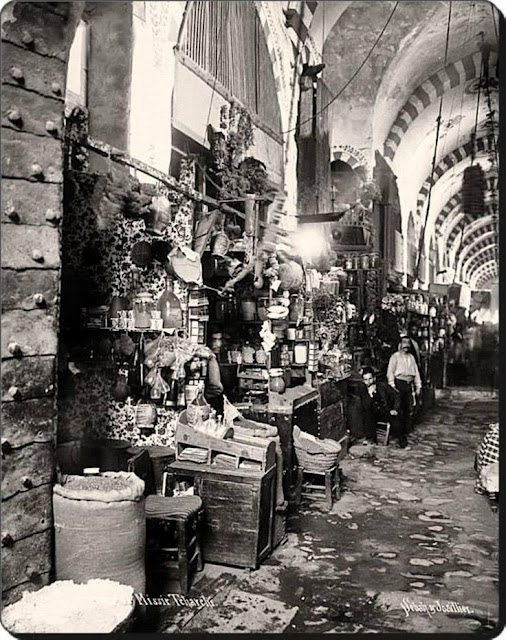 Shopping Center in Istanbul: 14 Rare Photographs of the Grand Bazaar ...