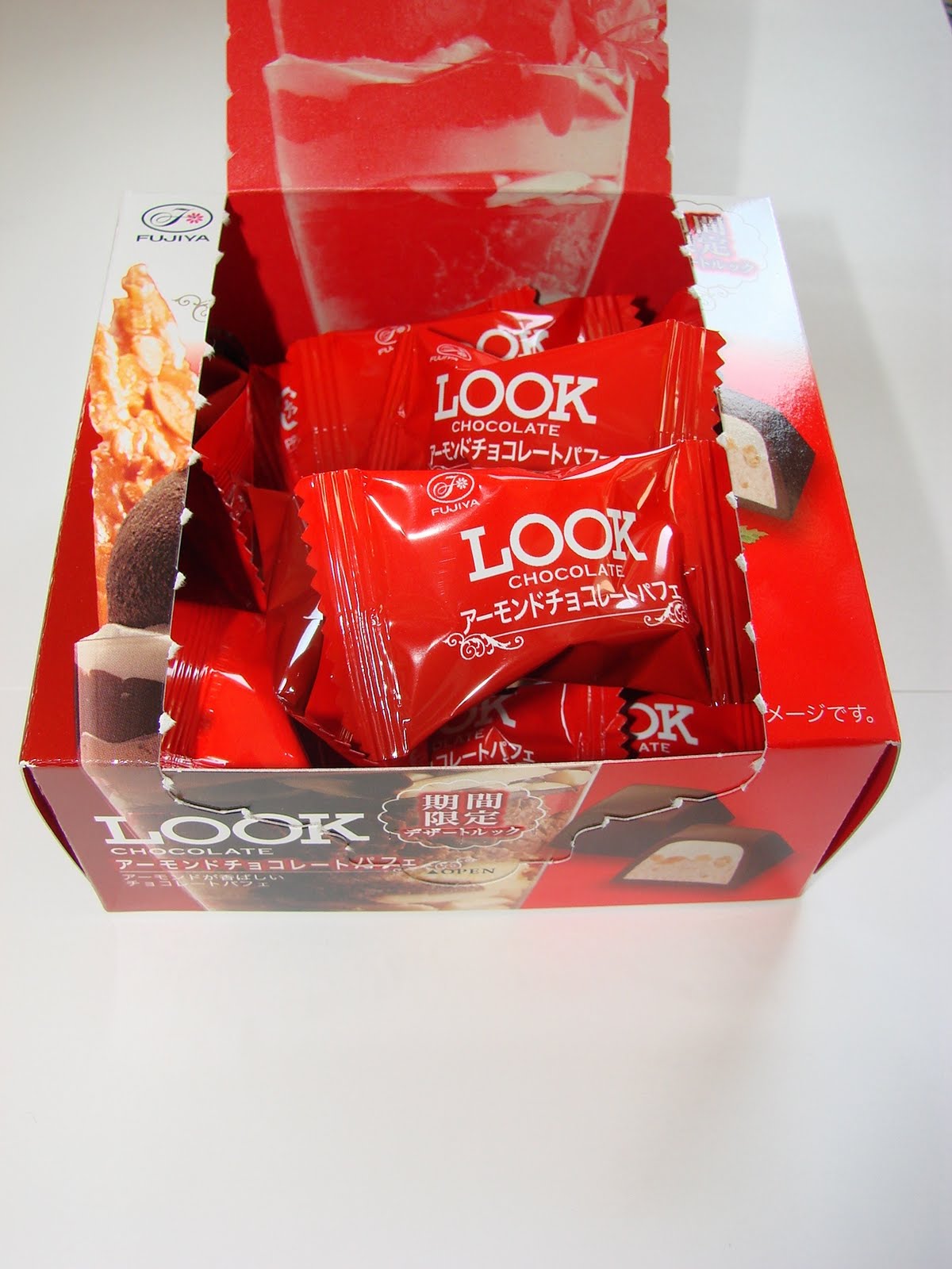 Japanese Candy: Fujiya LOOK Chocolate Parfait - Almond