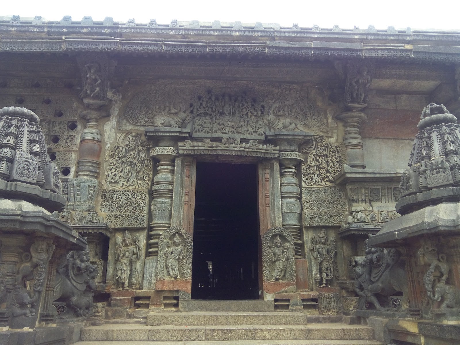 Beluru - History and Travel Guide