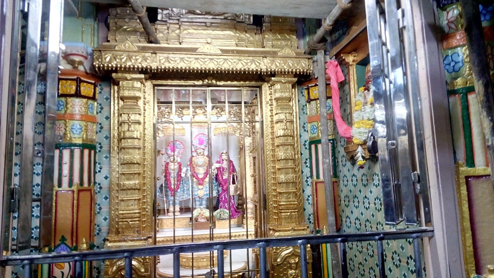 Swaminarayan Golden Temple in Vadtal Dham Gujarat India-Live Darshan
