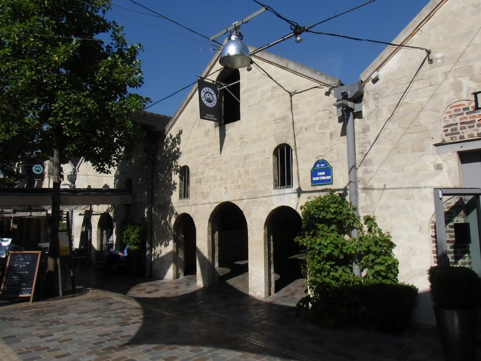 Laërte, le père d'Ulysse: COUR SAINT-EMILION - PARIS - XIIème ...