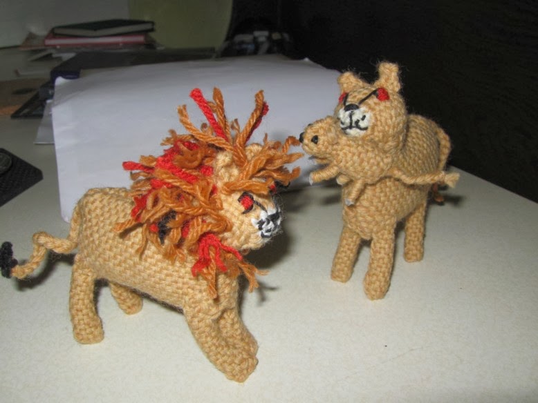 Pin Loom Weaving: Animals, part one.