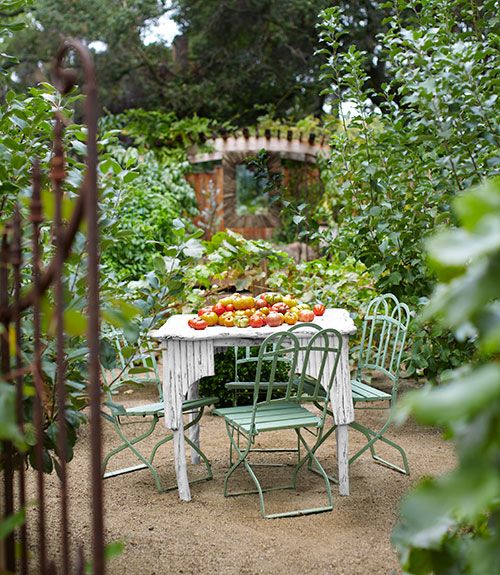 Two Men and a Little Farm: TABLE IN THE GARDEN INSPIRATION THURSDAY