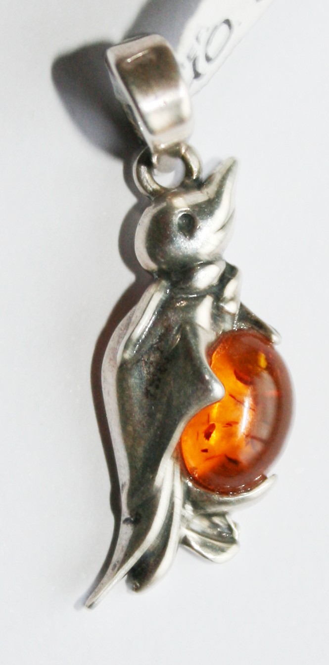 Ámbar del Báltico: Animales de ámbar y plata de ley.