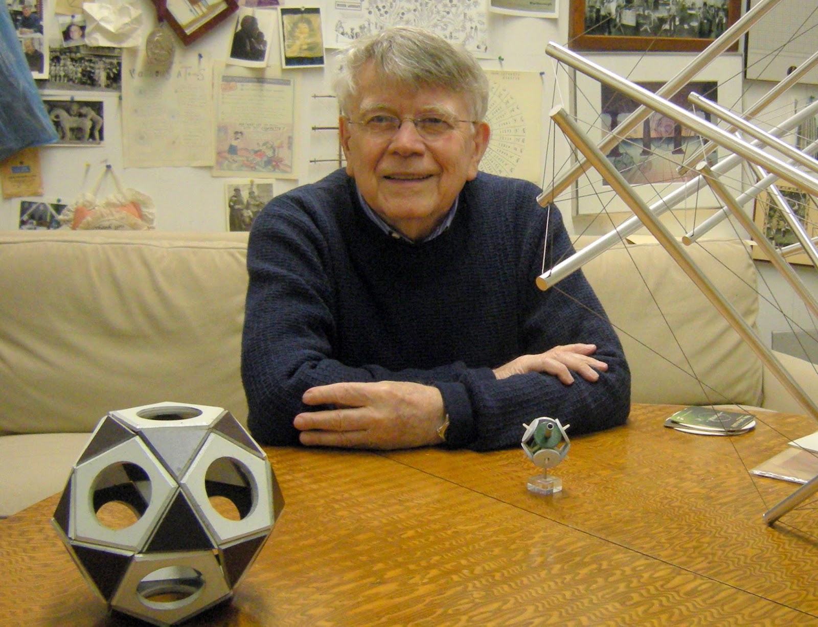 The Mathematical Tourist: Kenneth Snelson (1927-2016)