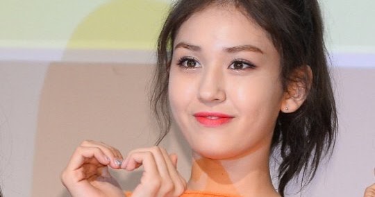 Jun Somi signs with YG's 'The Black Label'