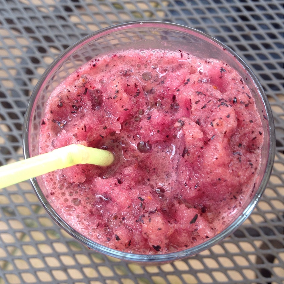 lucyyblends // green tea + blueberry slush | Lucyy Writes