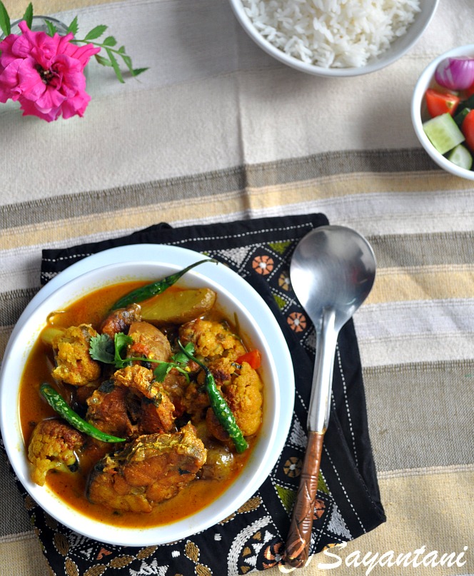 Fulkopi Die Macher Jhol (Light Fish Curry with Vegetables) - A ...