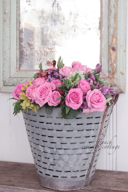 4 times a simple bucket filled with flowers was perfect - French ...