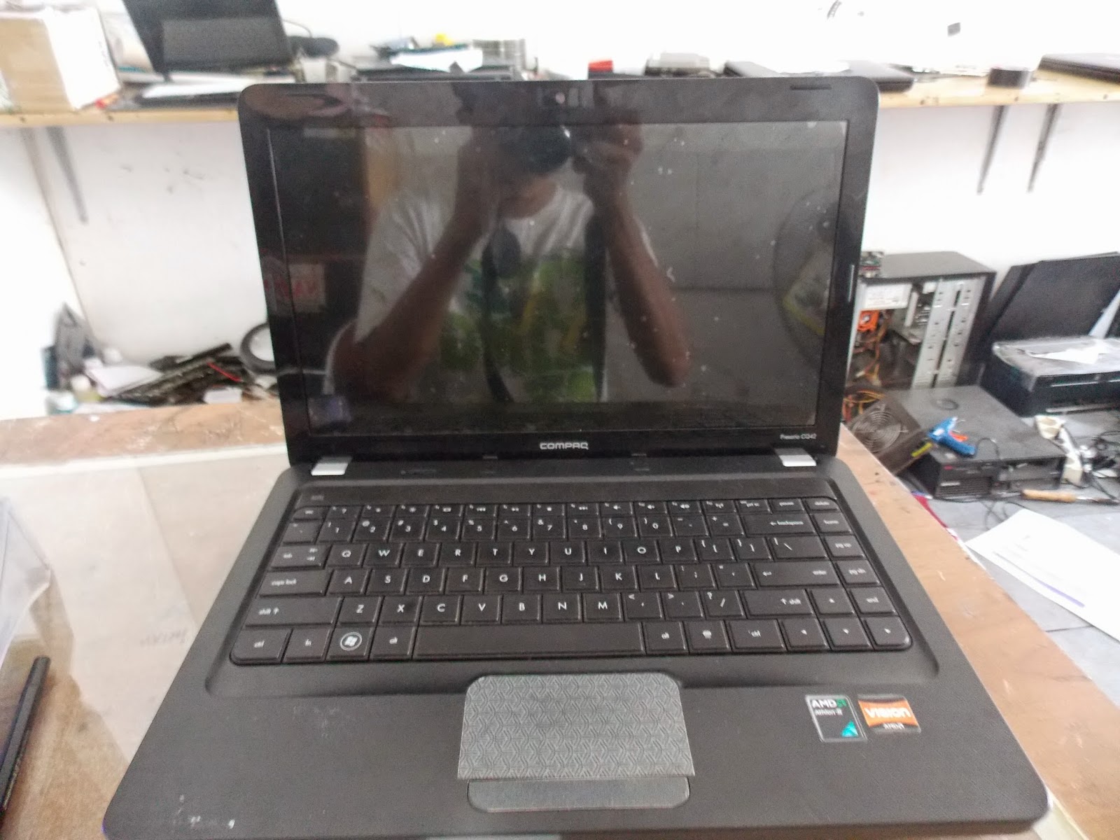 MENGATASI LAPTOP MATI (tak ada tampilan) PADA COMPAQ Presario CQ42 AMD ...