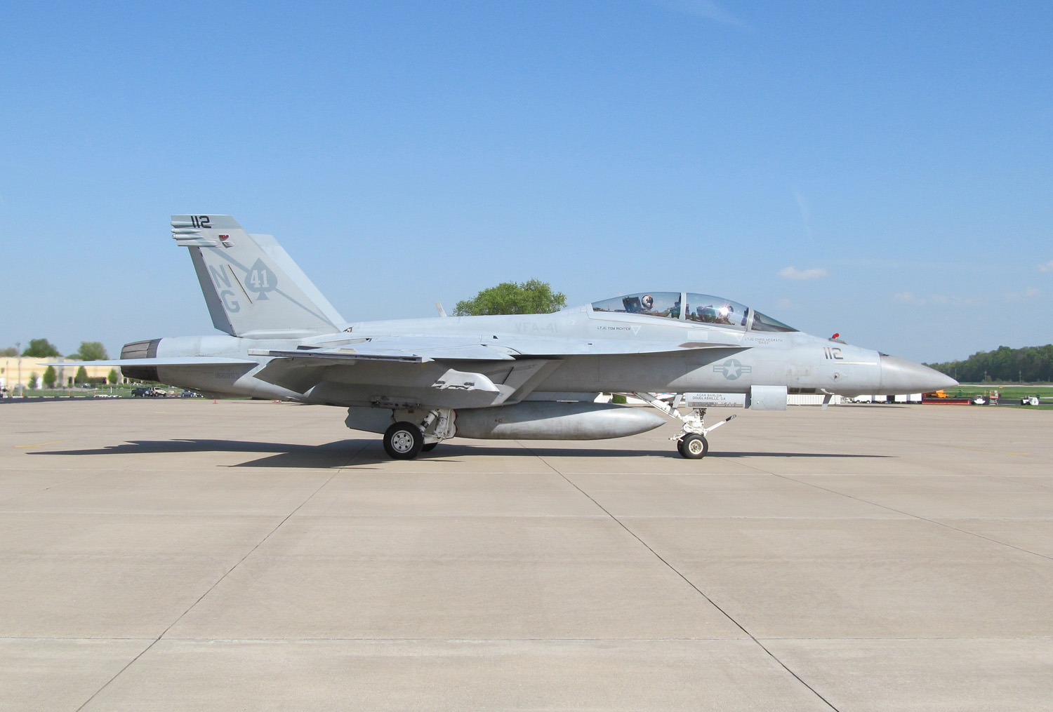 The Aero Experience: Sightings: VFA-41 "Black Aces" Super Hornet Makes ...