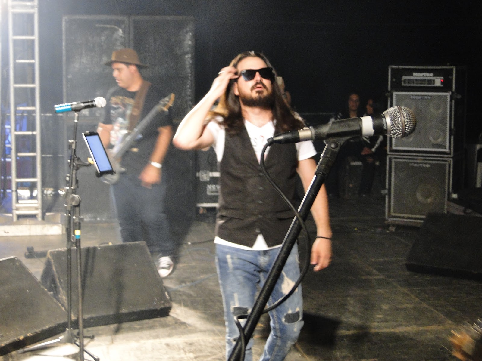 Banda de Rock Mahabone se apresentou neste momento no Polo principal