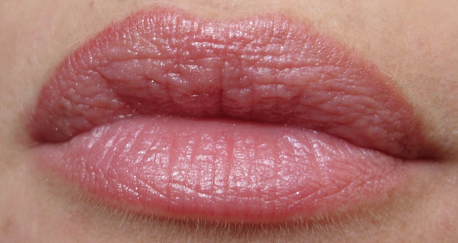 El otro tono, el 8, es un rojo con un shimmer dorado que resulta muy ...